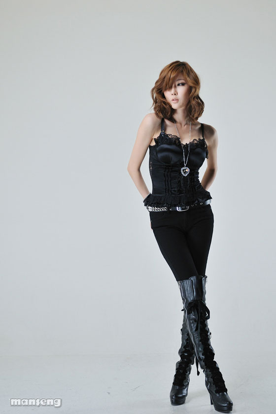 Top Korean Gossip: Choi Byul I in a Black Basque