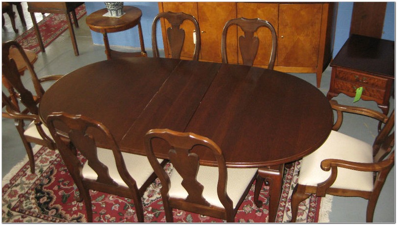 Antique Queen Anne Dining Room Set