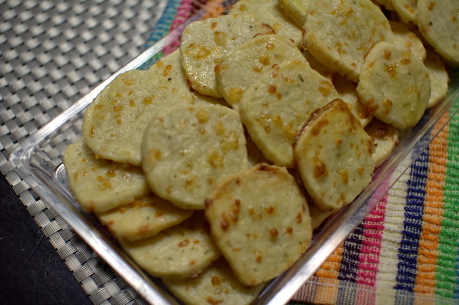 PooLovesBoo: Goat Cheese and Black Pepper Crackers