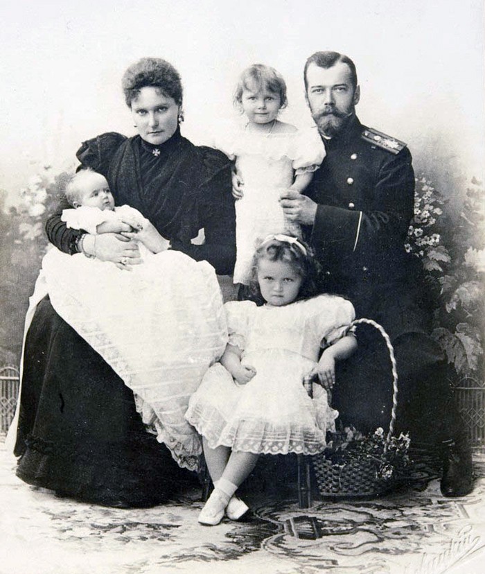 ORTHODOXOLOGIE: LES ROMANOV: UN PORTRAIT DE FAMILLE