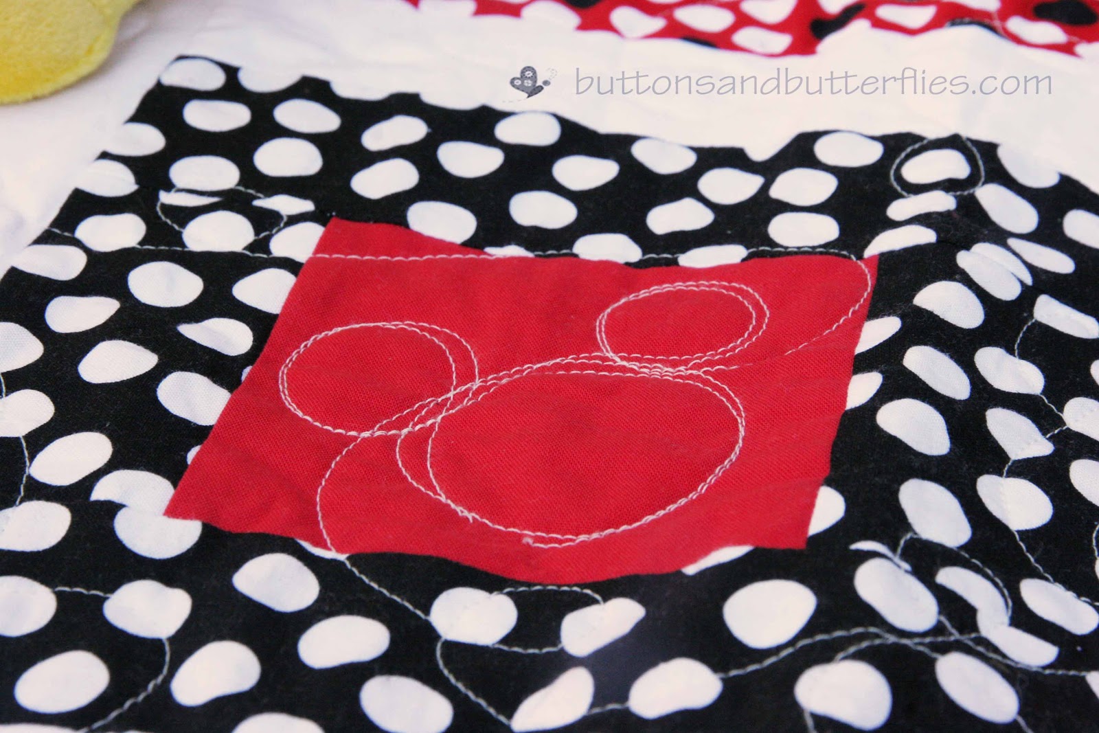 Buttons and Butterflies: THE Mickey Mouse Quilt