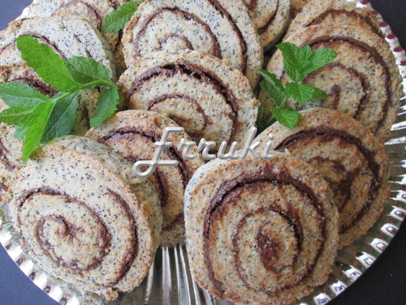 Erruki Laurel: Pastas en espiral de semillas de amapola y coco