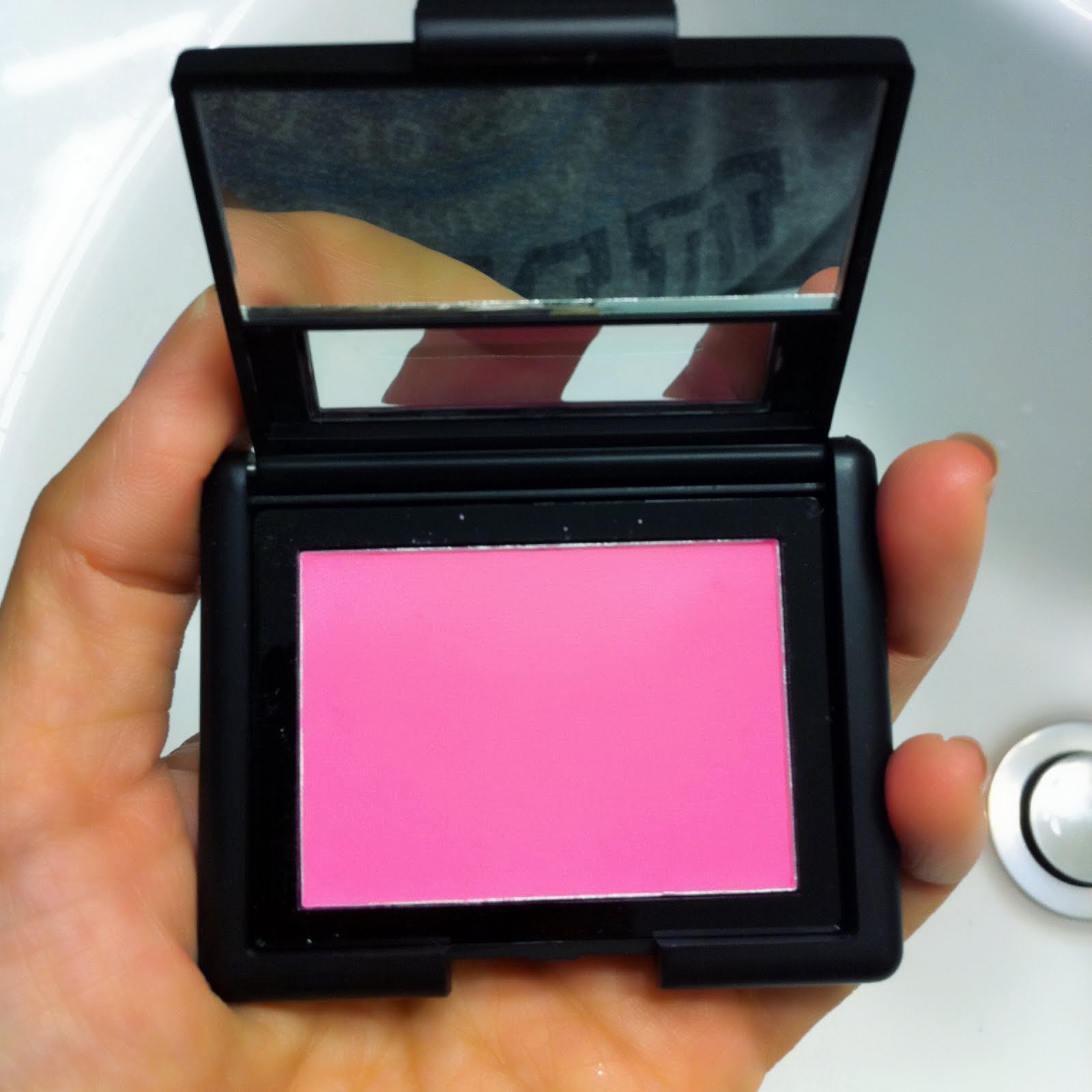 Style By Cat: Minty Fresh: Soft green makeup with ELF's Mint Matte Shadow