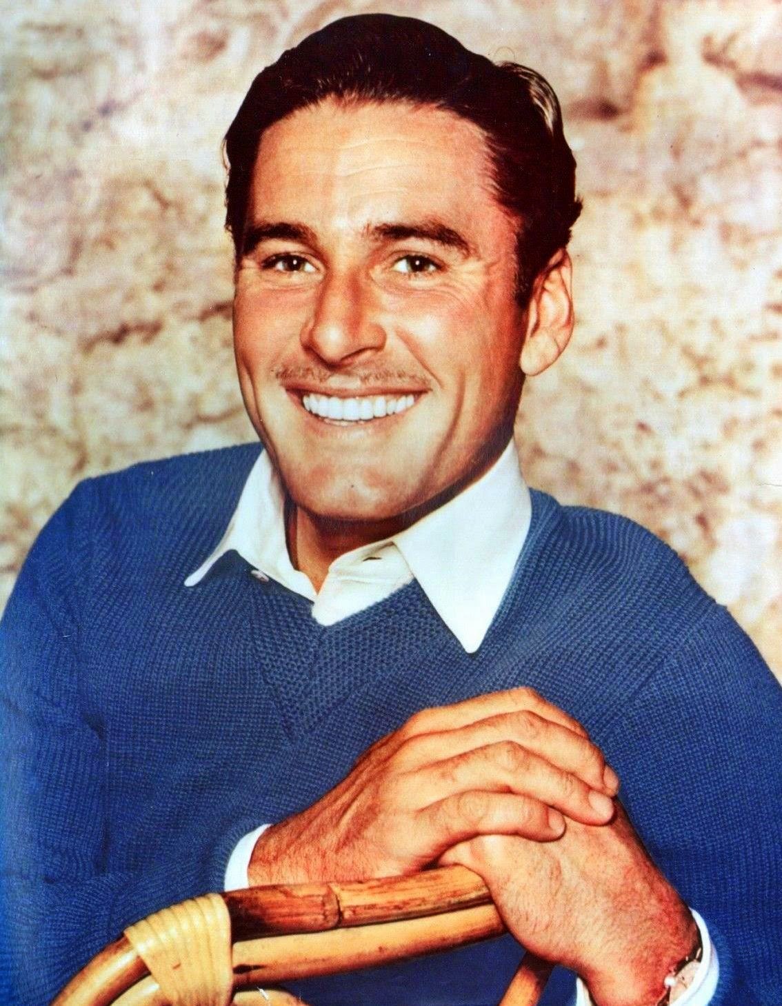 True color of Errol Flynn’s Hair and Eyes « The Errol Flynn Blog