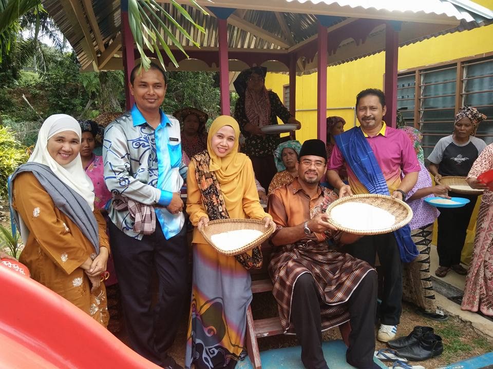 SK BUKIT TAMPOI (ASLI): PELAJAR KEDAP MENAMPI BERAS