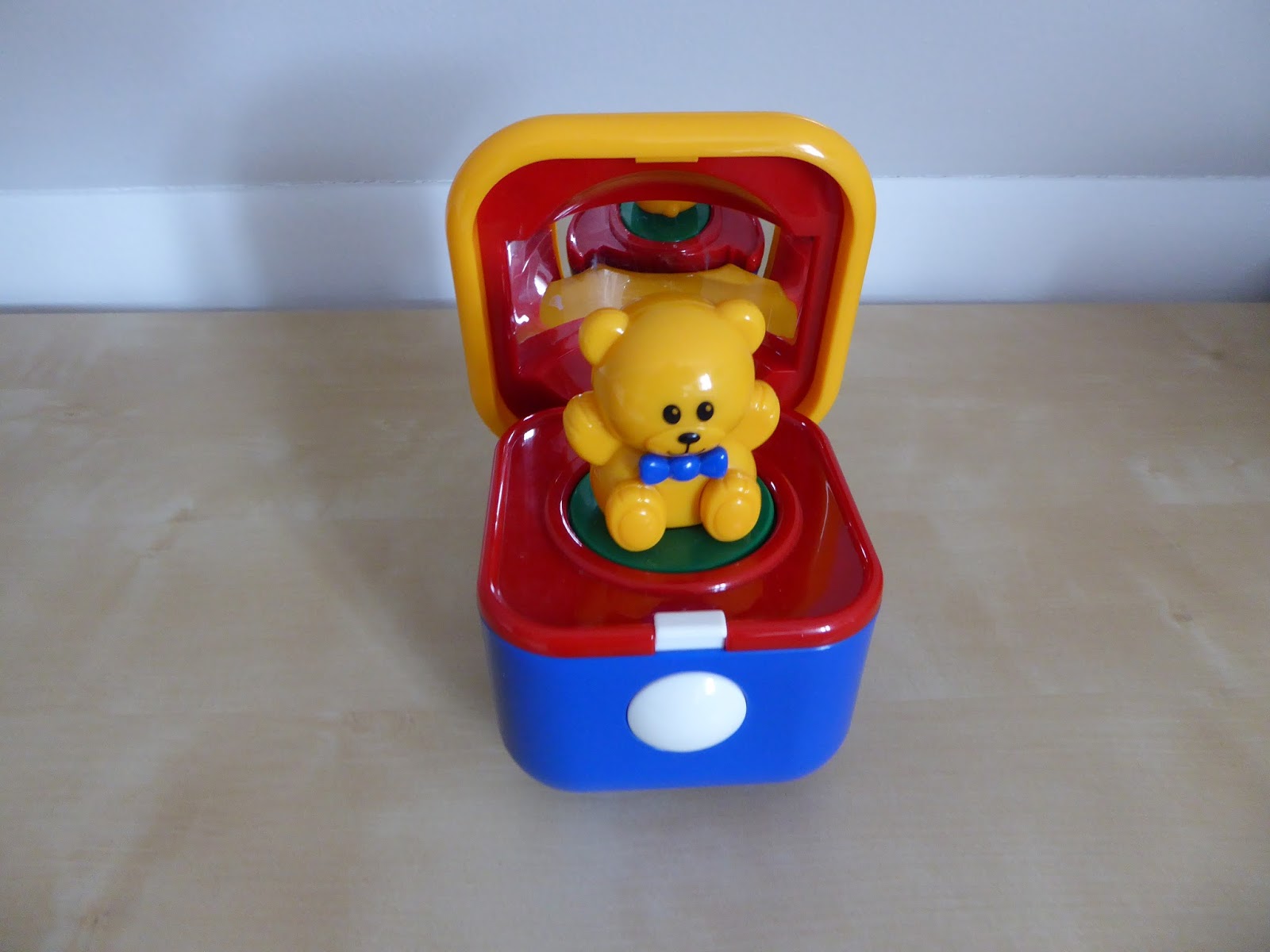 Family FECS: Let Baby Listen to a Musical Box