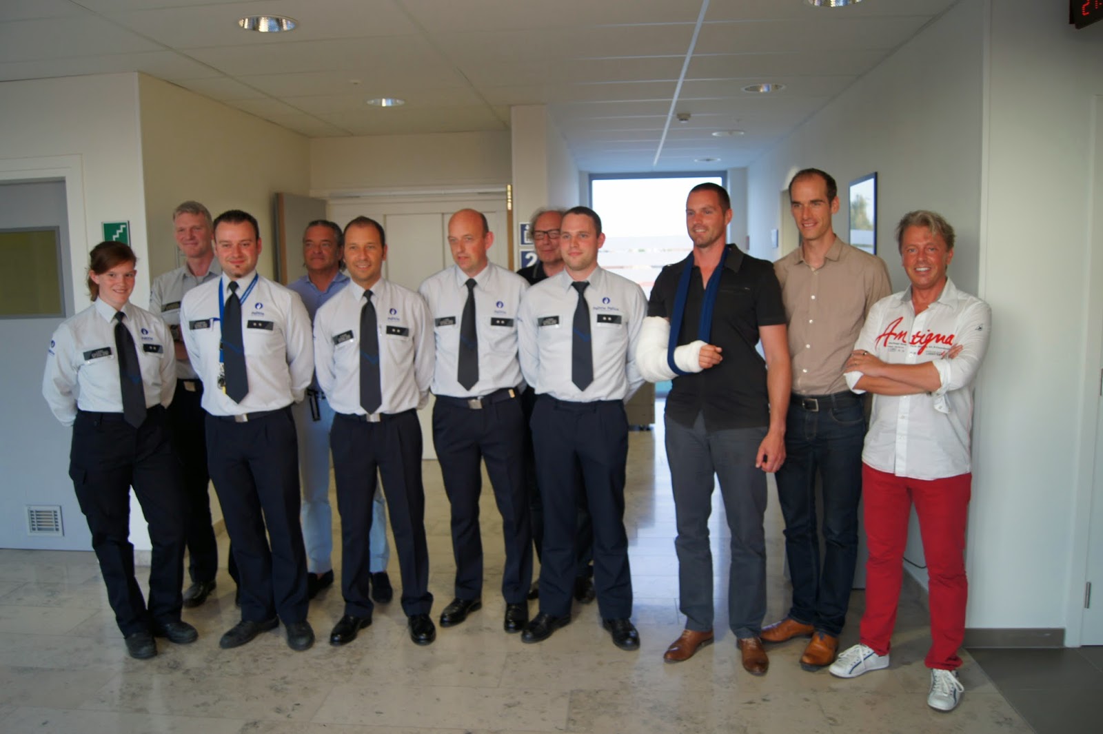 Politiekrant PZ 5429 : Eedaflegging van 6 nieuwe inspecteurs bij de ...