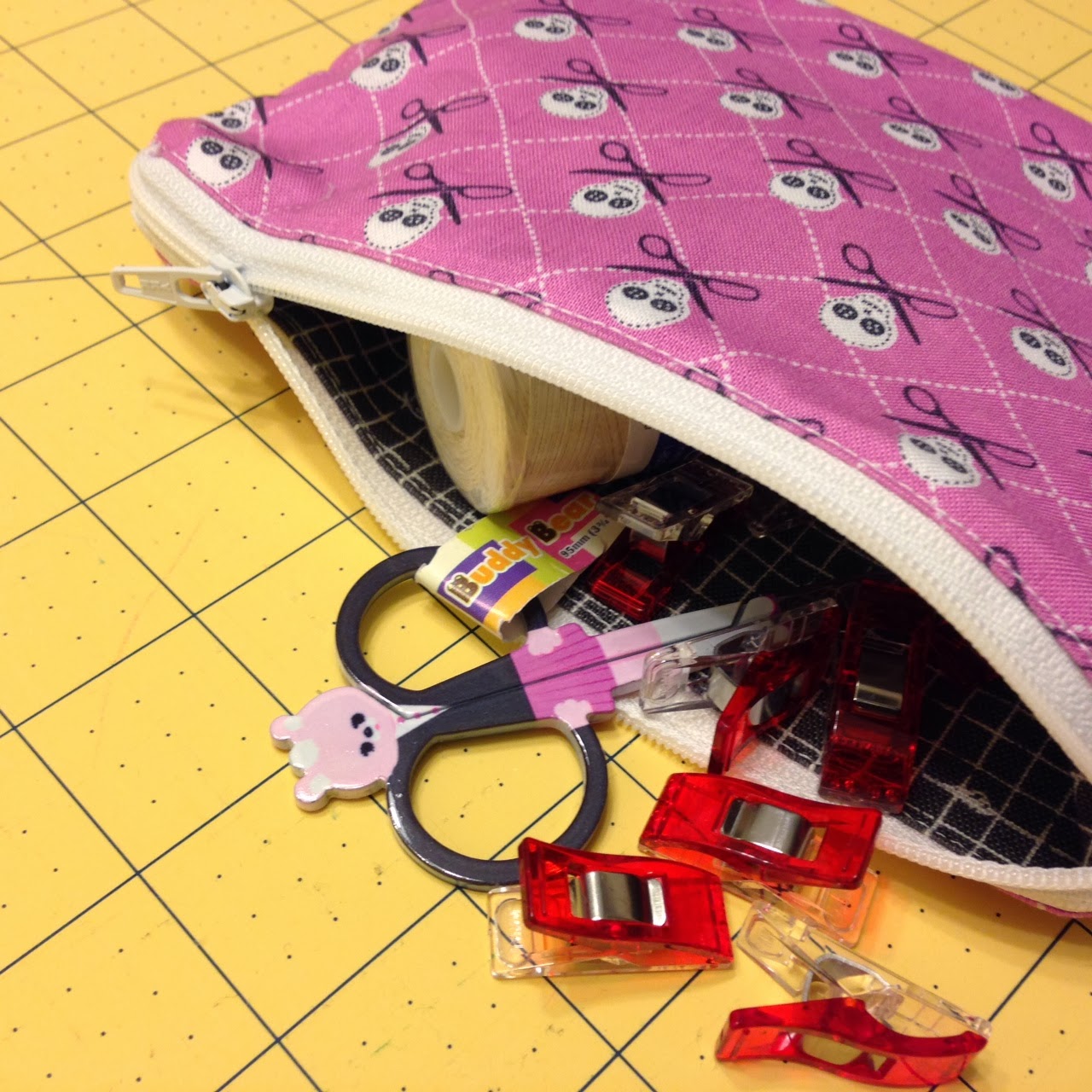 Simple Zipper Pouch Tutorial | Quilting in the Rain