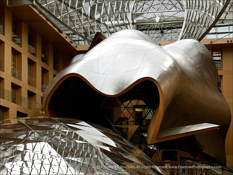 Visual Loft: Zoomorphic architecture