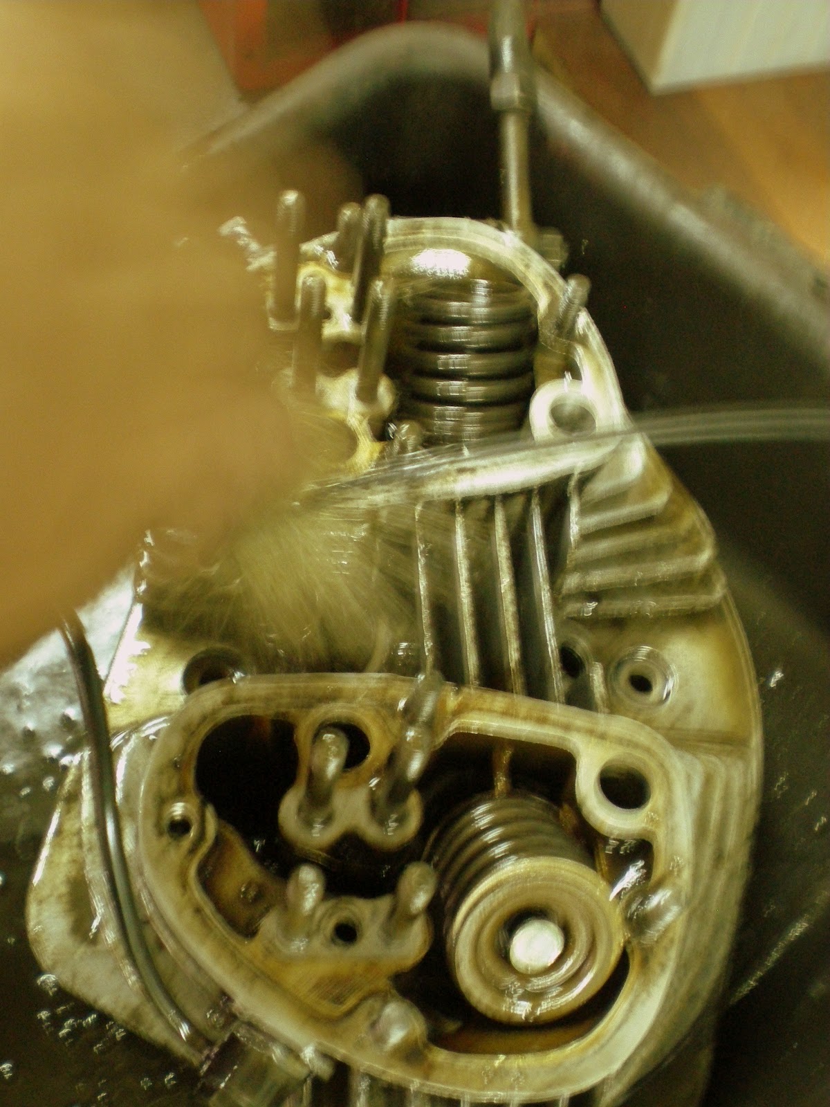 HomοRαtuς: decarbonising/decoke enfield cylinder head-piston
