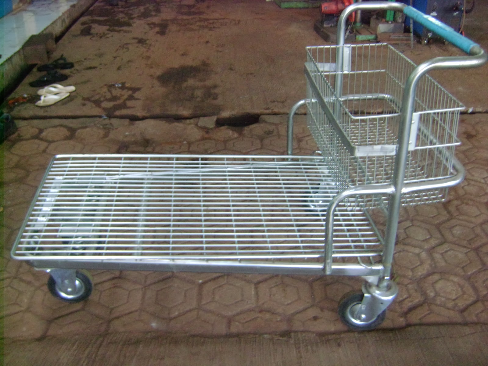 RAK MINI MARKET LOKAL: Troly Belanja