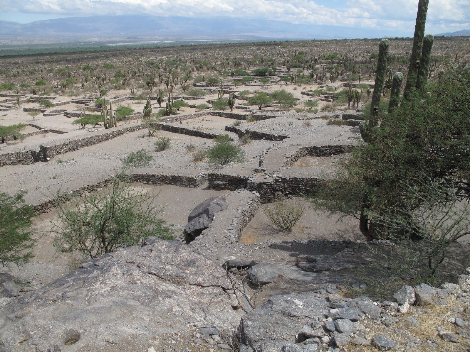 POR TIERRA POR LA TIERRA: Las Ruinas de los Indios Quilmes