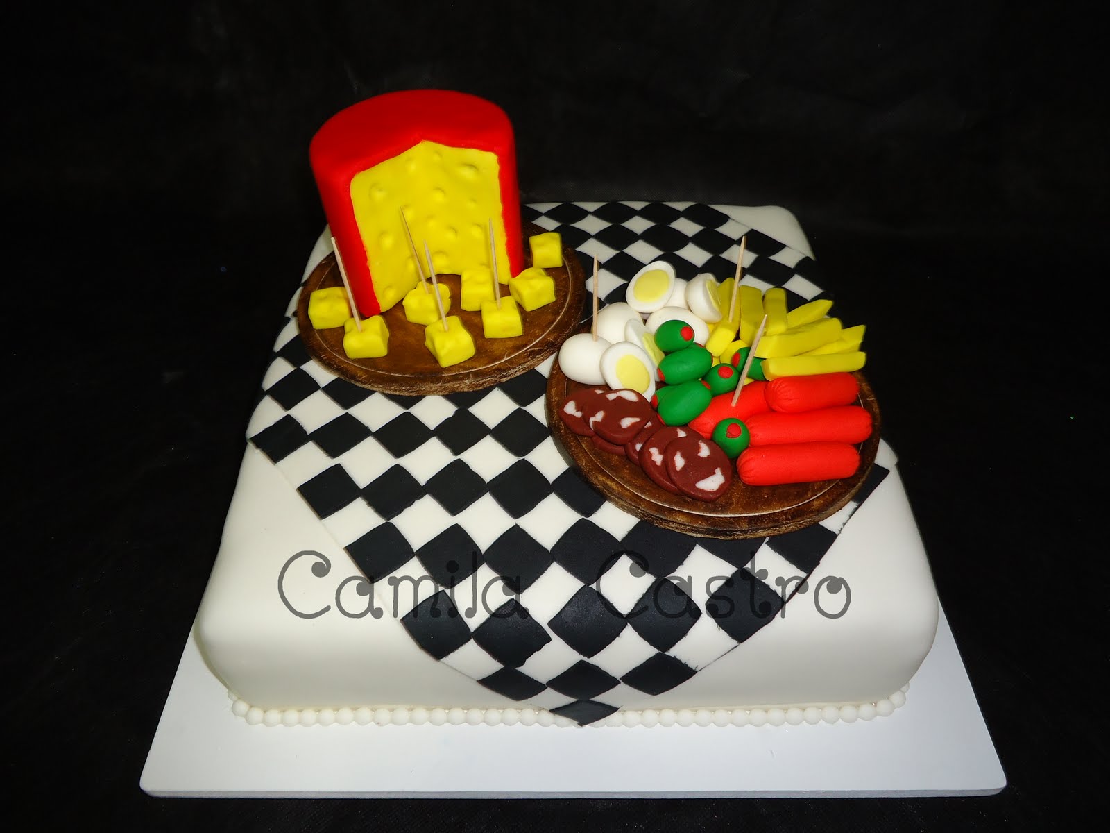 Camila Castro Bolos Decorados: Bolo mesa de bar!