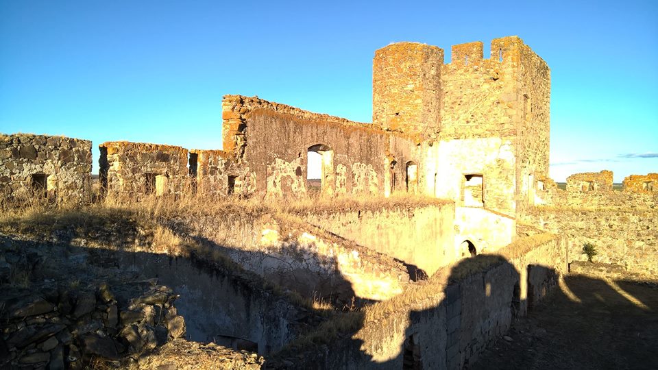 O melhor Alentejo do Mundo: Castelo de Valongo ( Évora )