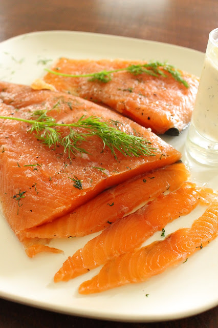 Délices d'une novice: Gravad Laks (Gravlax) et crème à l'aneth ...