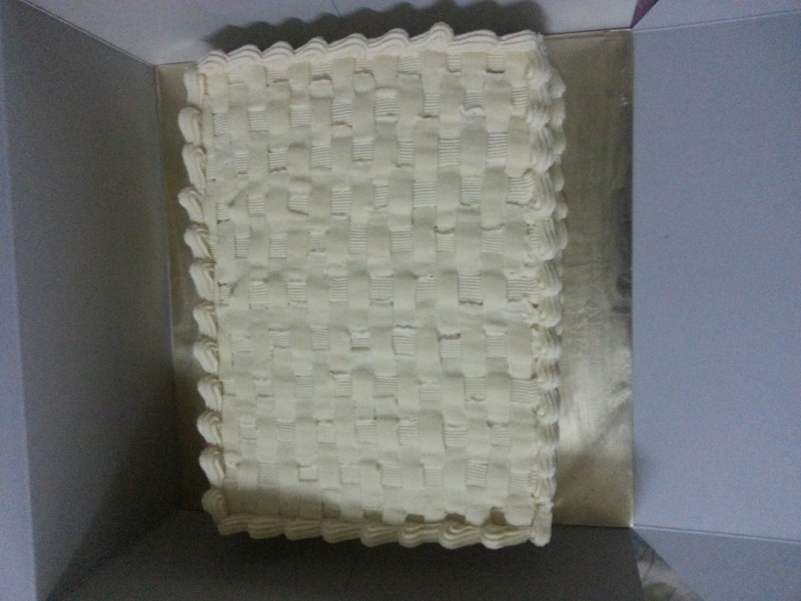 Bakerlicious Cupcakery: Rectangle red velvet cake.