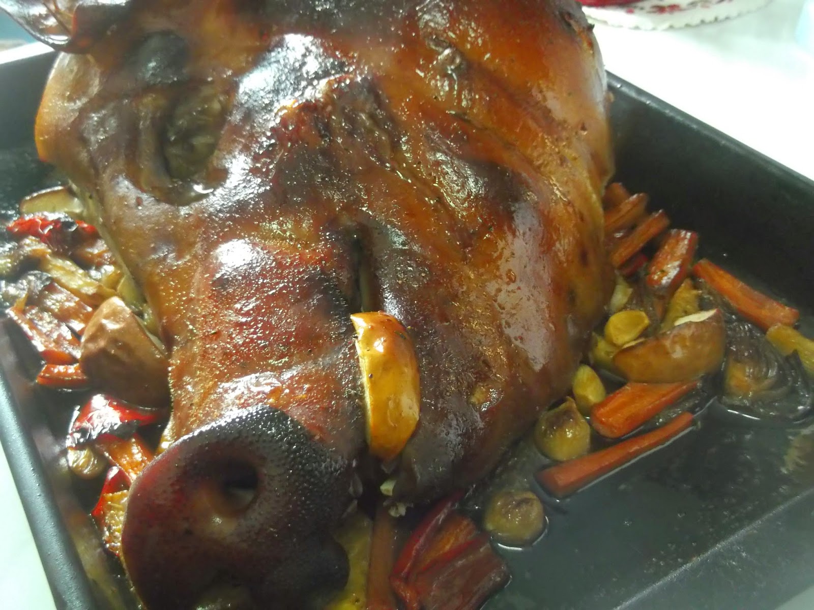 Hellena ...din bucataria mea...: Cap de porc la cuptor