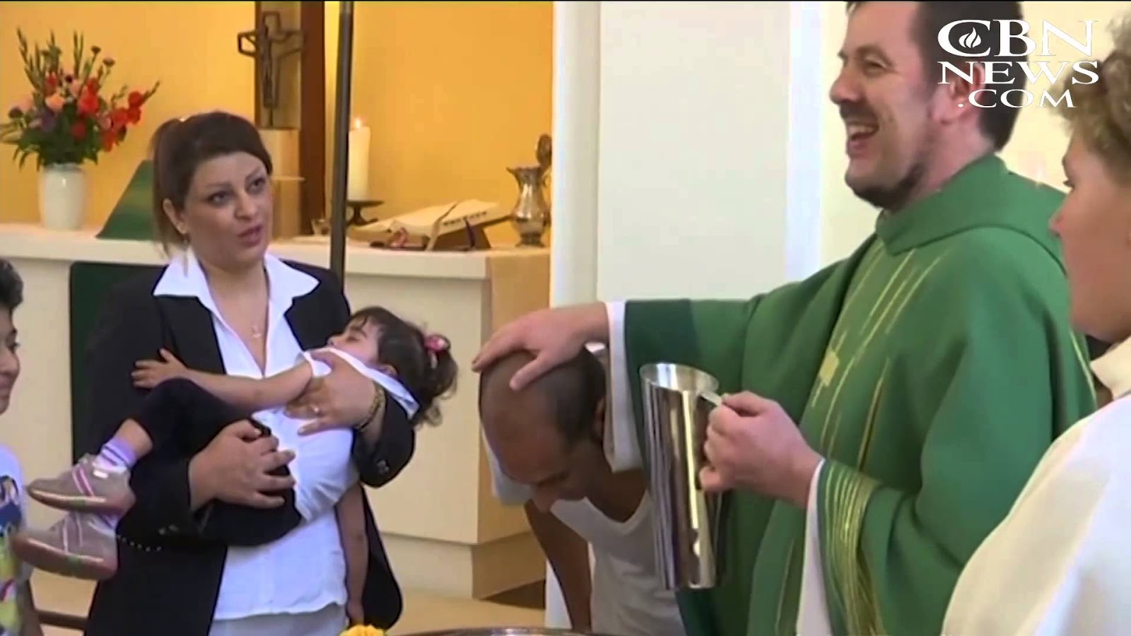 #BreakingNews Thousands of Muslims Converting to Christianity - SHARE