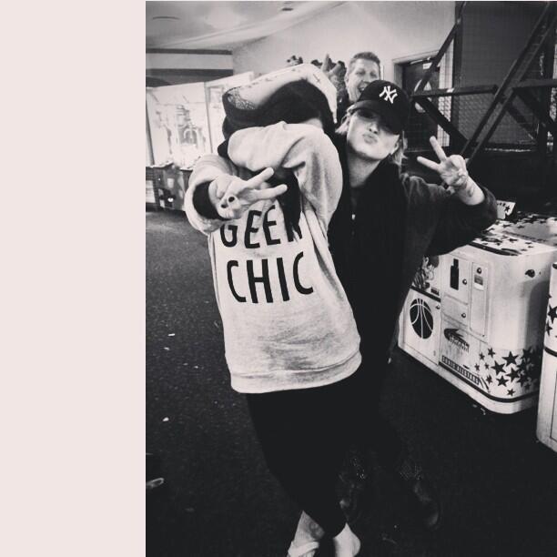 Marissa Callahan posta foto com Demi Lovato em Londres | Mundo De Fãs