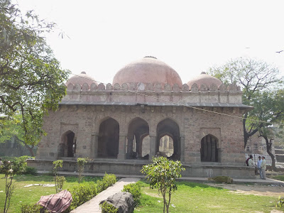 Delhi : Barakhamba Monument on Barakhamba Road in Connaught Place | The ...