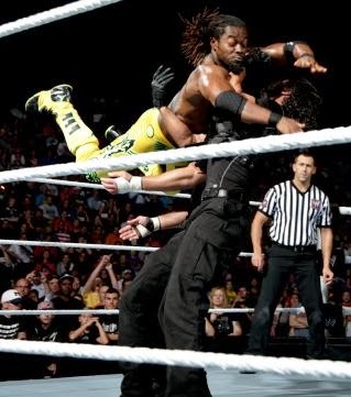 WWE In live!!!!: 11-ON-3 HANDICAP GAUNTLET MATCH