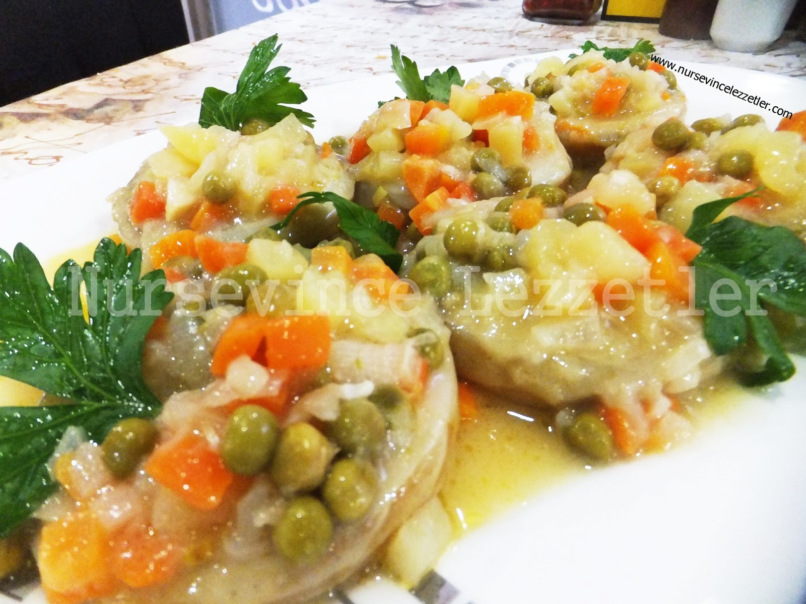 Zeytinyağlı Garnitürlü Enginar Yemeği