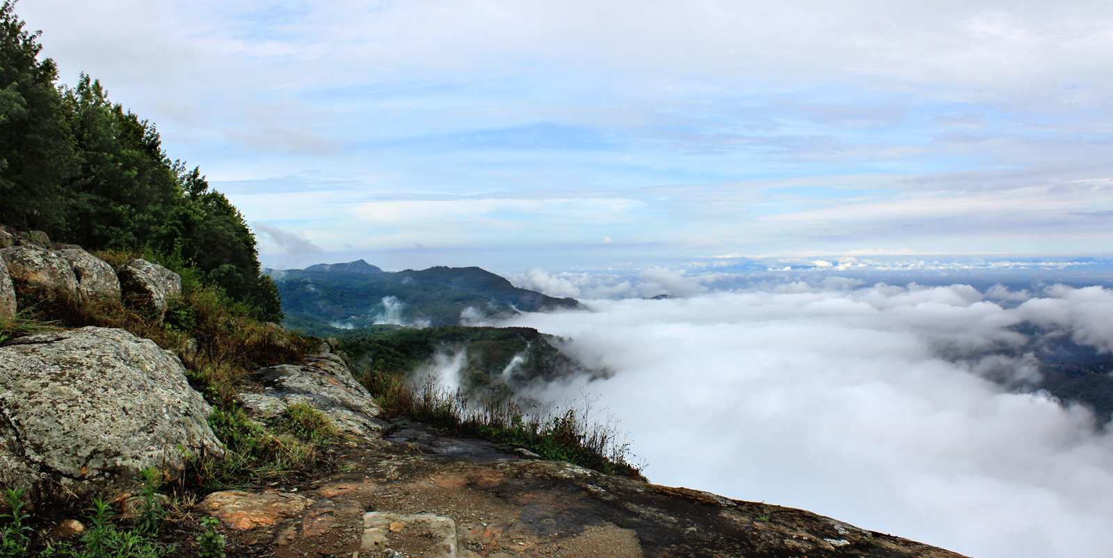 Tamilnadu Tourism: Heavens Ledge, Yercaud