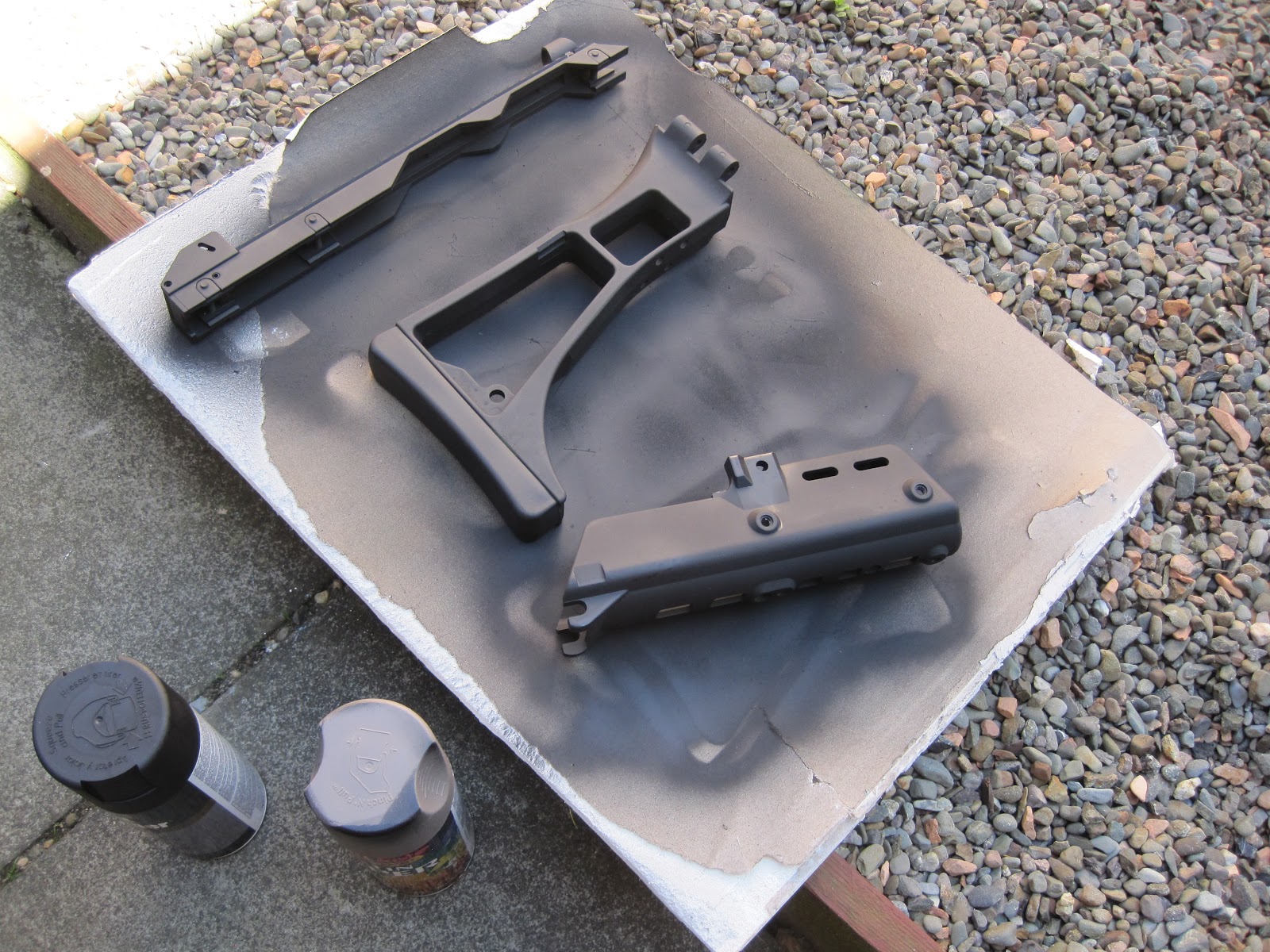 The Crapworks: Spray painting a simple but effective camouflage pattern