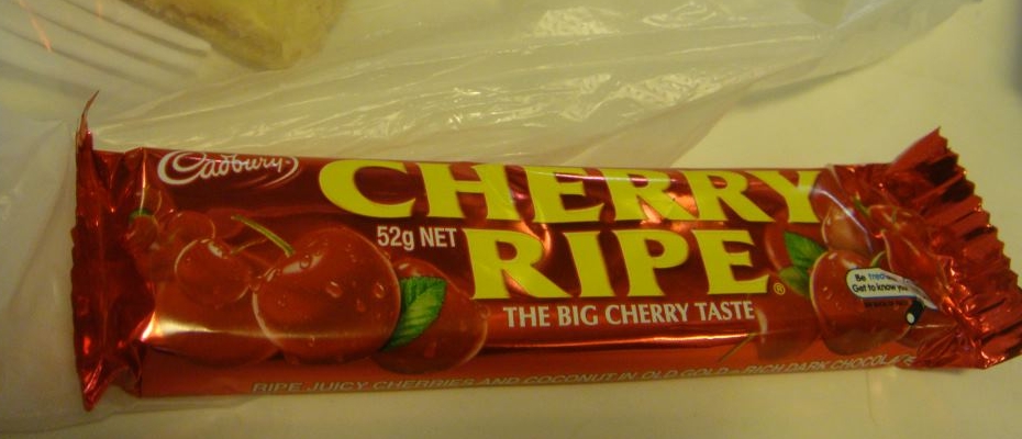 Supersupergirl's Food Reviews: Cherry Ripe by Cadbury
