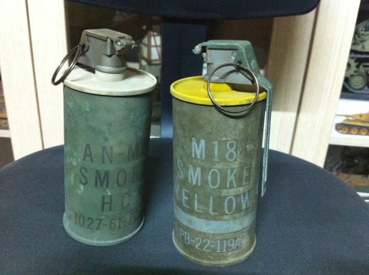 Kitter's Scale Models: 1/1 ARII M18 & AN-A8 Smoke Grenades