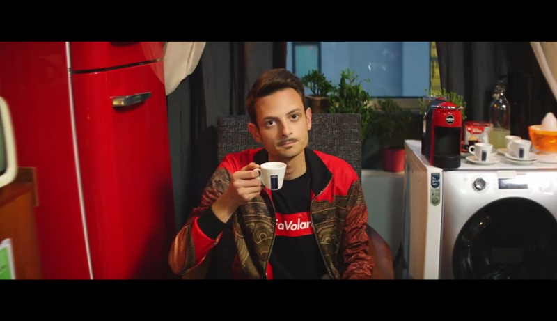 Volare di Fabio Rovazzi con Gianni Morandi - Testo e video