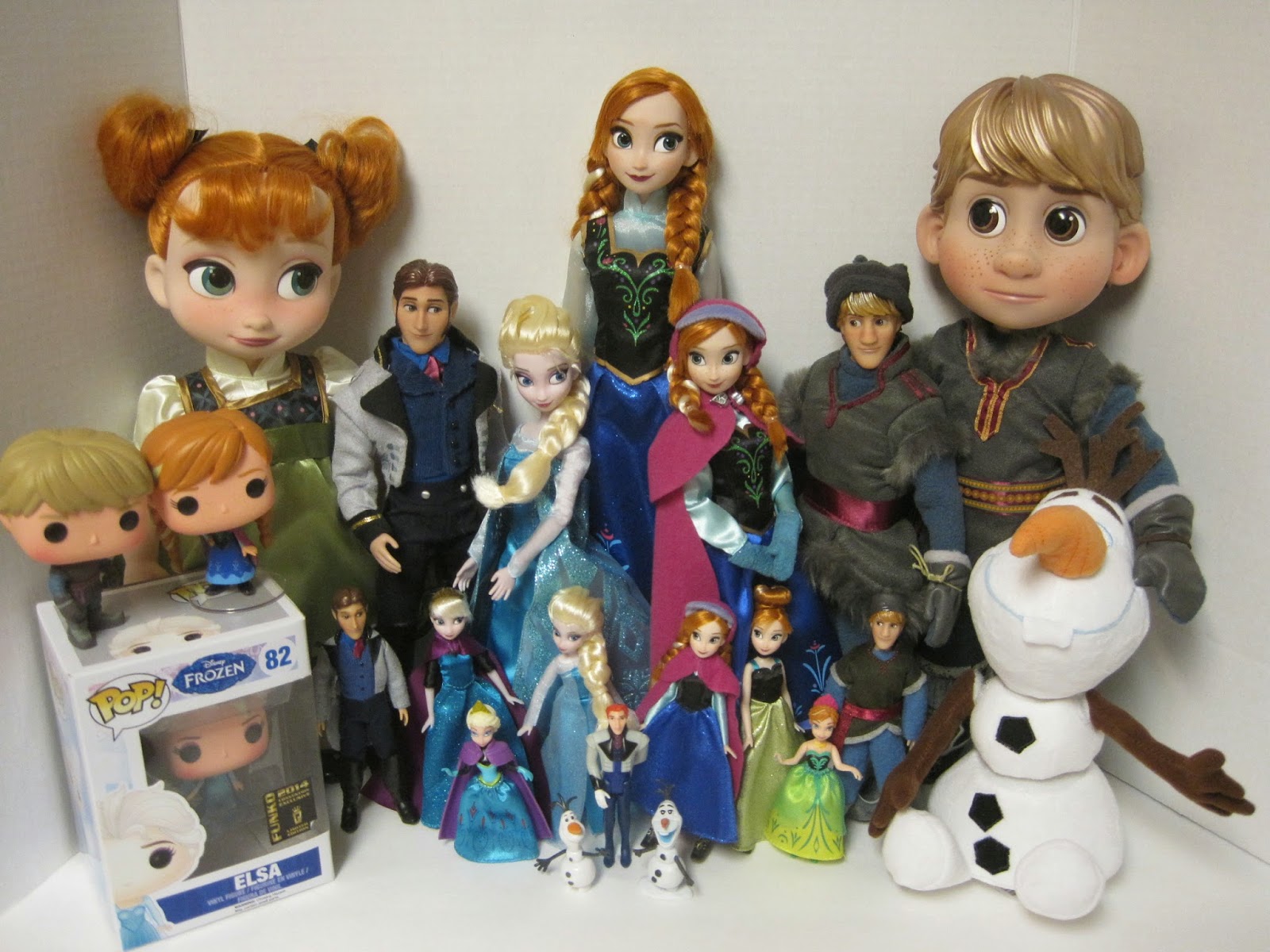 Never Grow Up: A Mom's Guide to Dolls and More: Frozen Mini Doll Set Review
