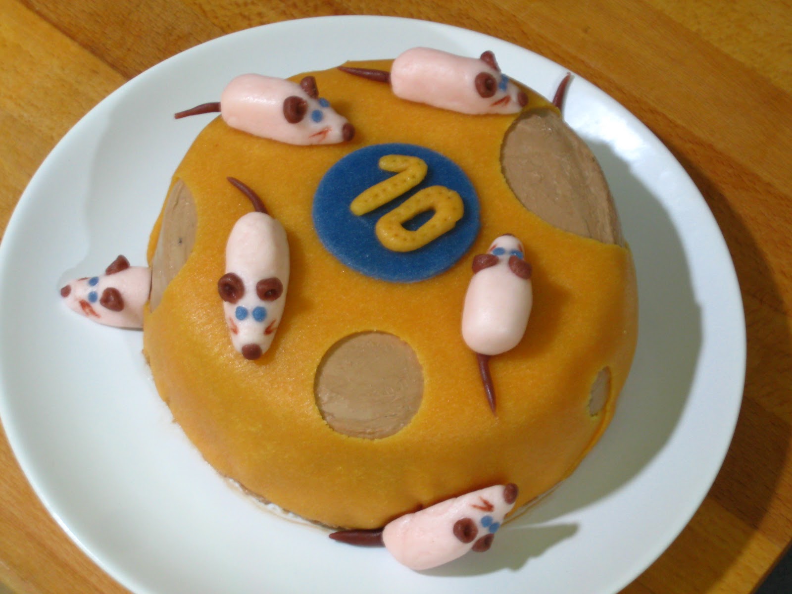 Lily's Fondant Cakes: Tarta De Ratones