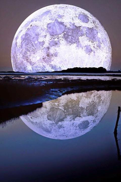 Atmospheric And Amazing : Amazing moon