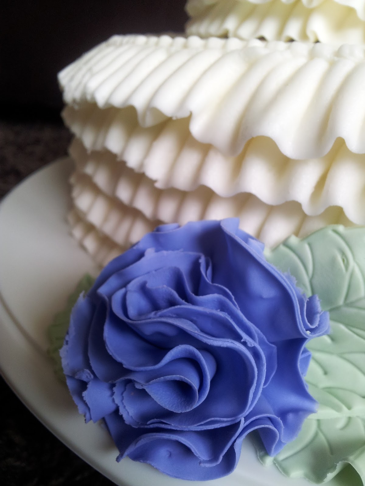 Kiddles 'N Bits: Buttercream Ruffle wedding cake