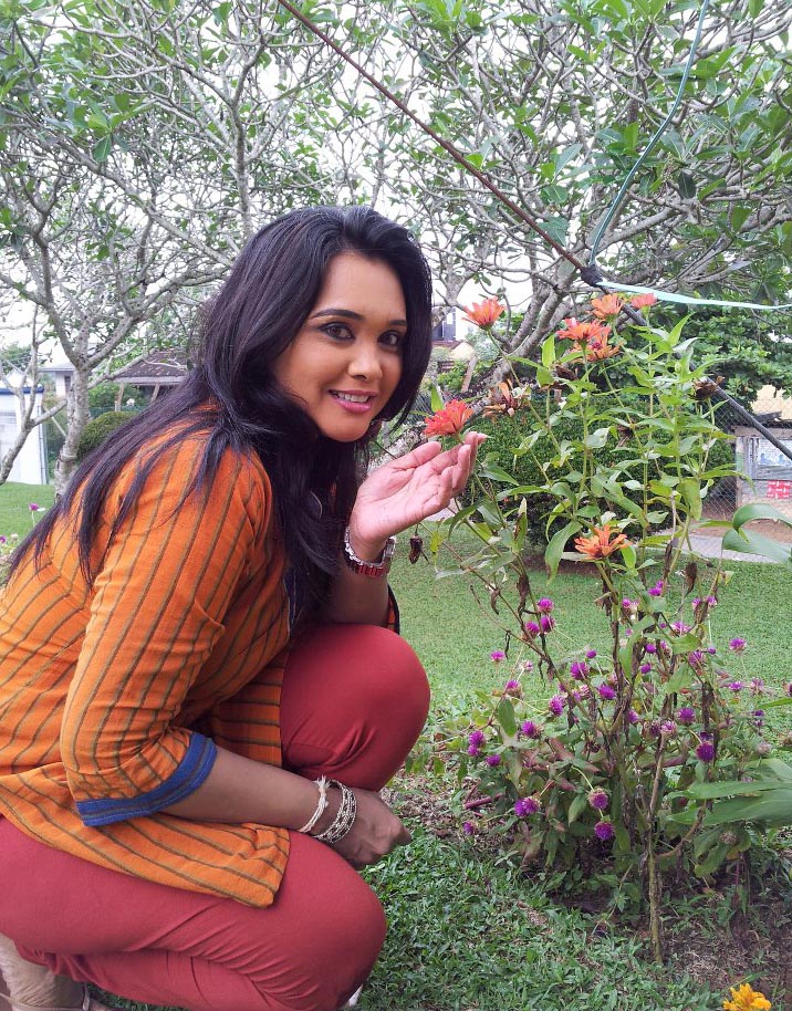 Taste of The Music: Actress Gayathri Dias in Sri Lanka