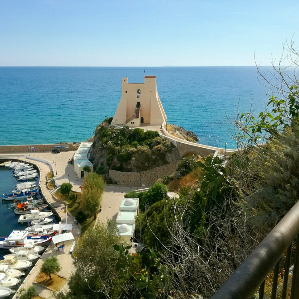 Sperlonga e il suo blu mare - Glamourday Moda Lifestyle Storytelling Blog