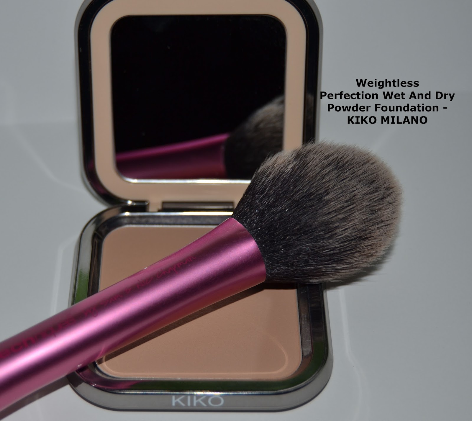 Weightless Perfection Wet And Dry Powder Foundation de Kiko Milano ...