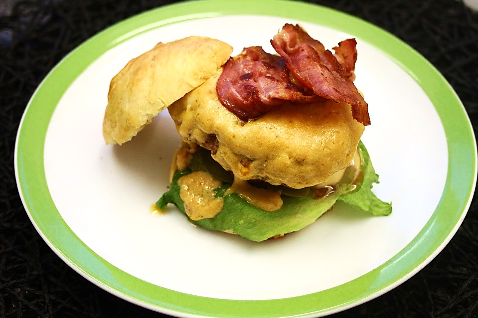 epätrendikäs ruokablogi: Welsh Rarebit Burgers