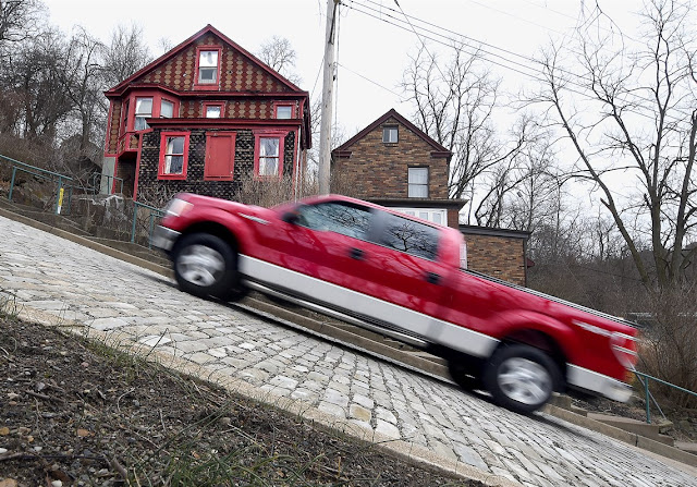 Jalan Raya Paling Curam Di Dunia ~ HUJAN EMAS