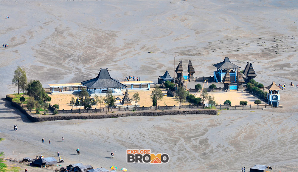 Pura Luhur Poten, Komplek Peribadatan Hindu Tengger di Bromo | Explore ...