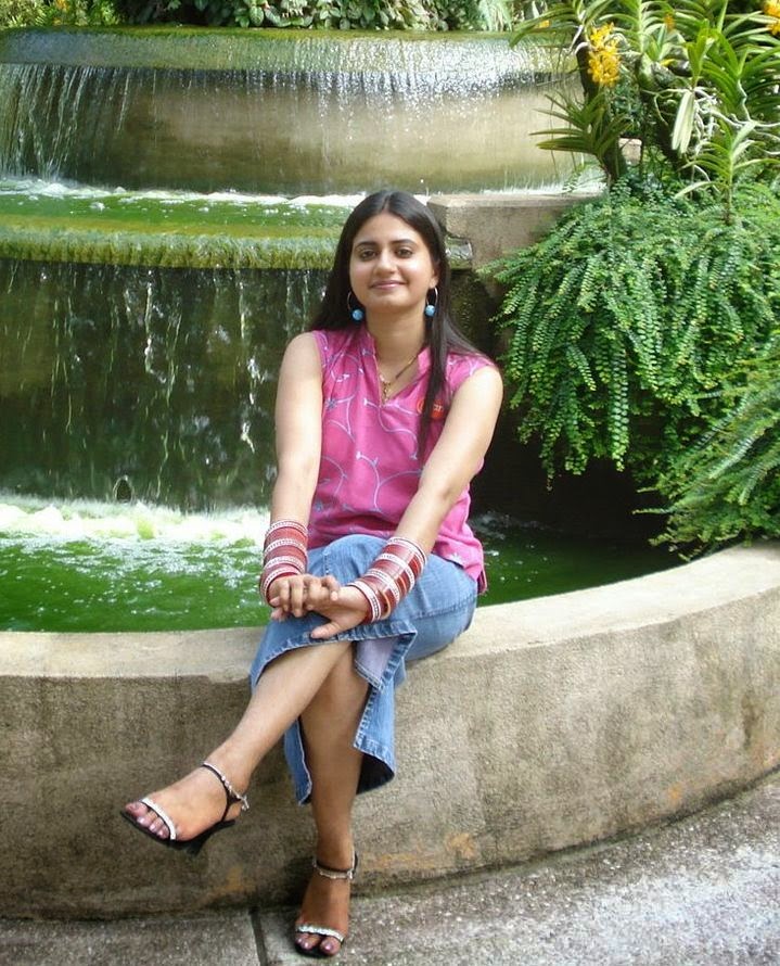 Beautiful Desi Sexy Girls Hot Videos Cute Pretty Photos Indian Desi