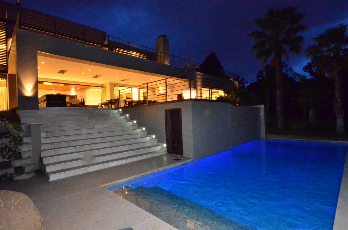 loveisspeed.......: House Sedibe was completed by Nico van der Meulen ...