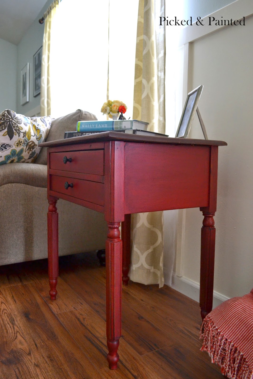 Helen Nichole Designs: The Little Table That Could