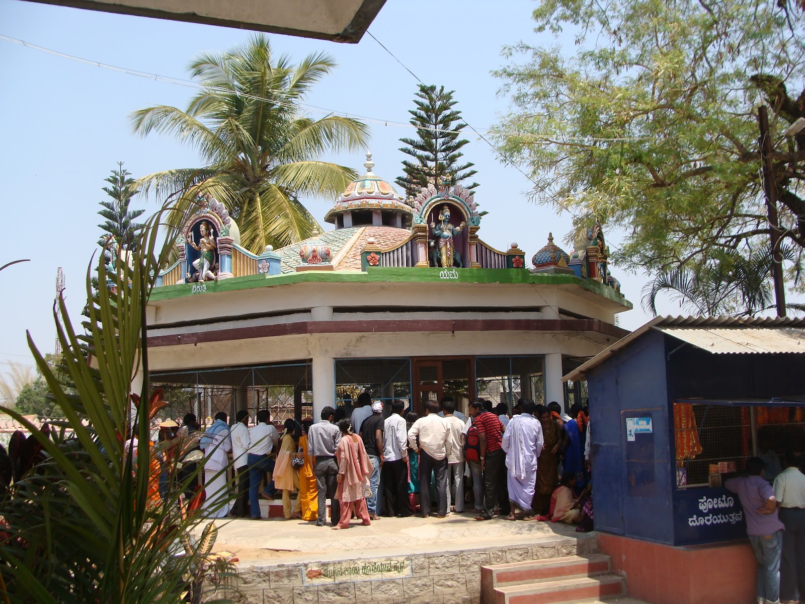 Bangalore Blogs: Choudeswari Temple Tiptur