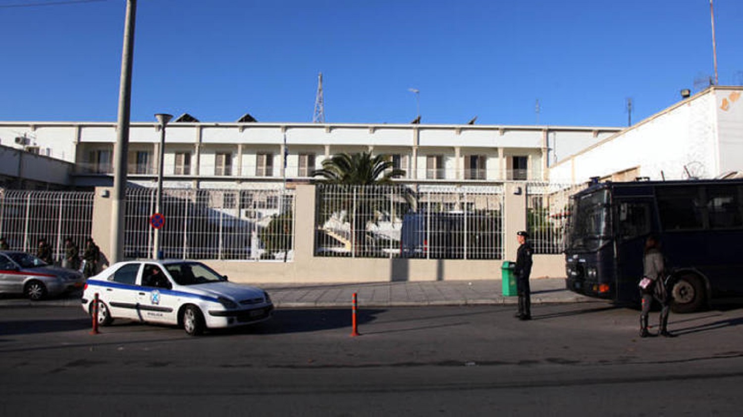 ΑΠΑΓΟΡΕΥΕΤΑΙ: ΕΚΤΑΚΤΟ!!! Σφαγη στις φυλακες Κορυδαλλου!!!Ενας νεκρος ...