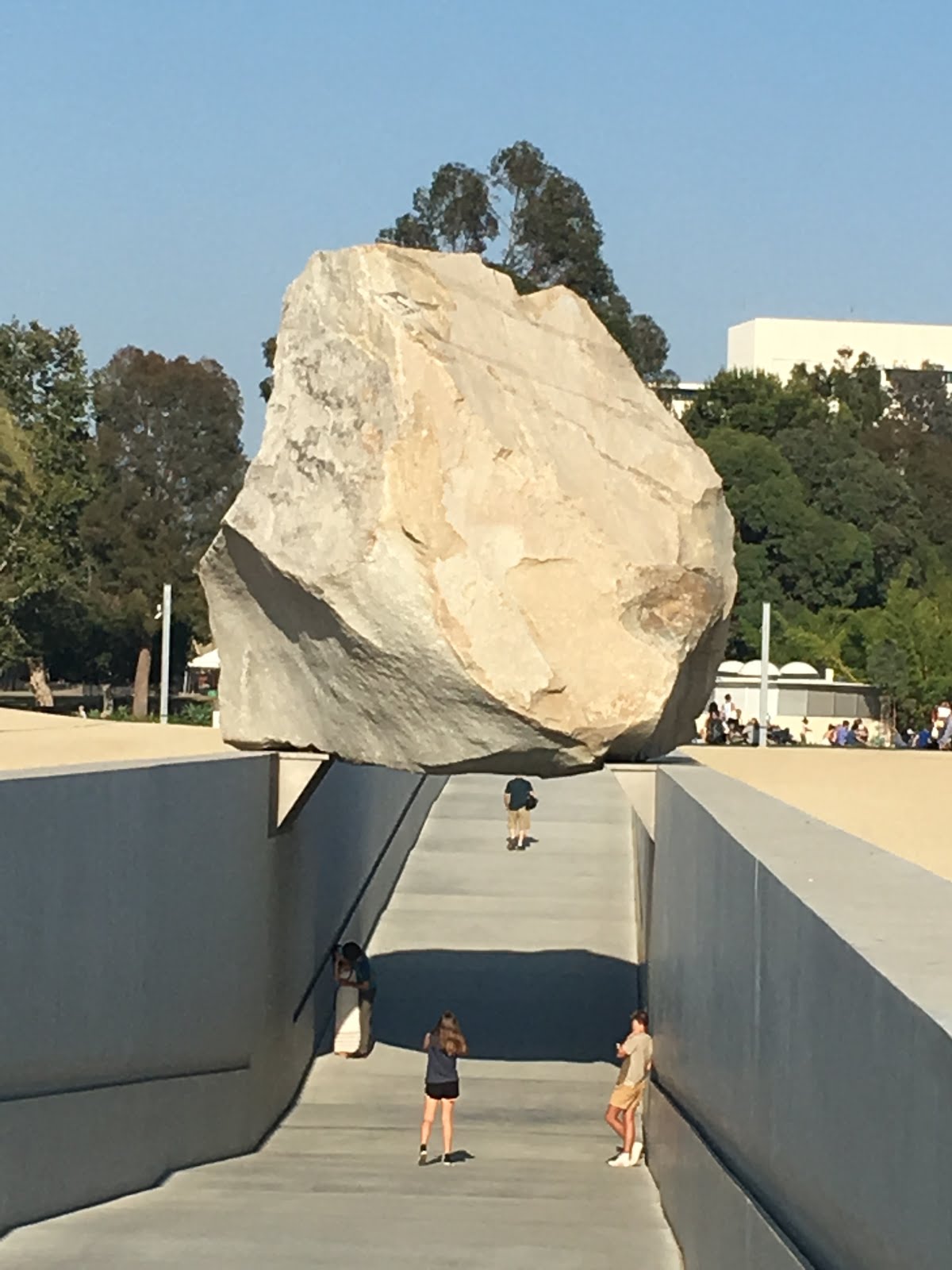 Experiencing Los Angeles: Miracle Mile: La Brea Tar Pits, Urban Light ...