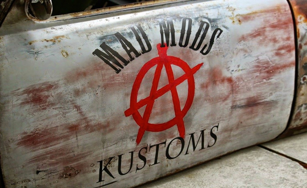 motor racing queen: Mad Mods' Rat Car