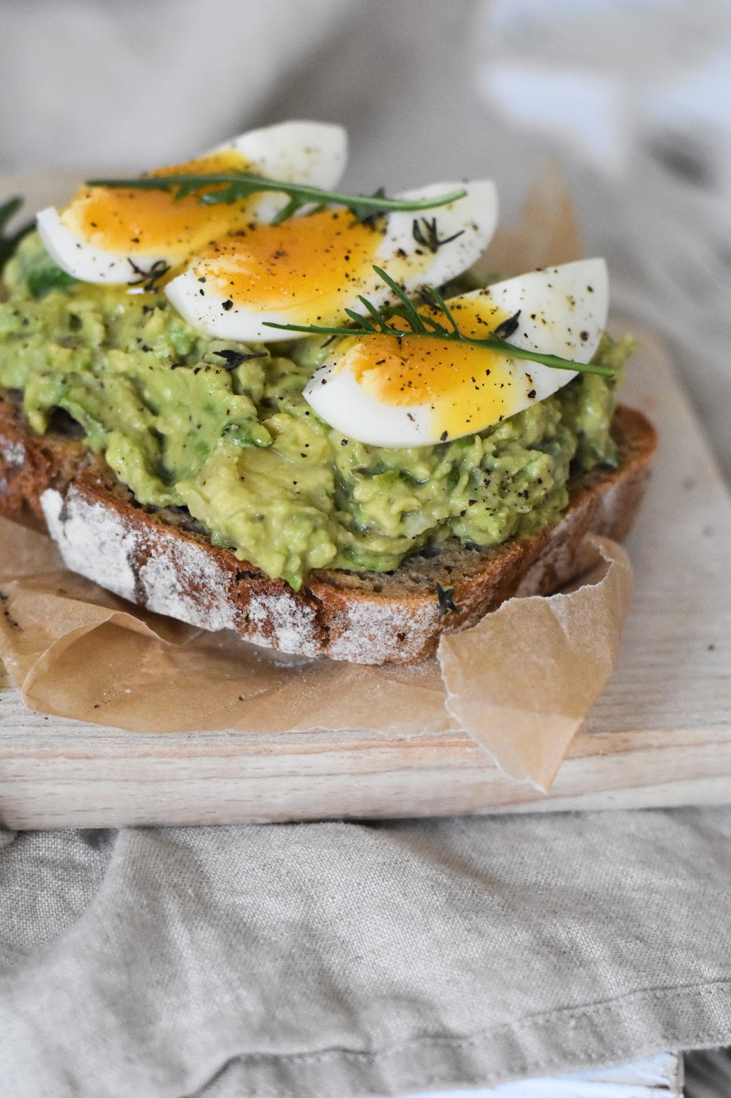 RAJ PODNIEBIENIA: KANAPKI Z AWOKADO I JAJKIEM