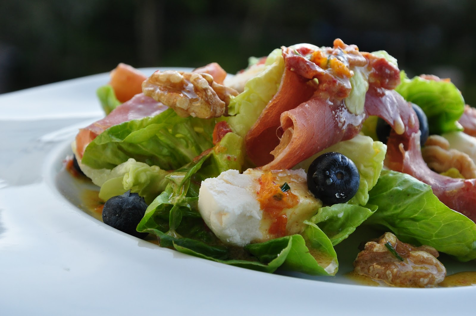 Ximena Llosa Chef: Ensalada con rollitos de jamón serrano rellenos